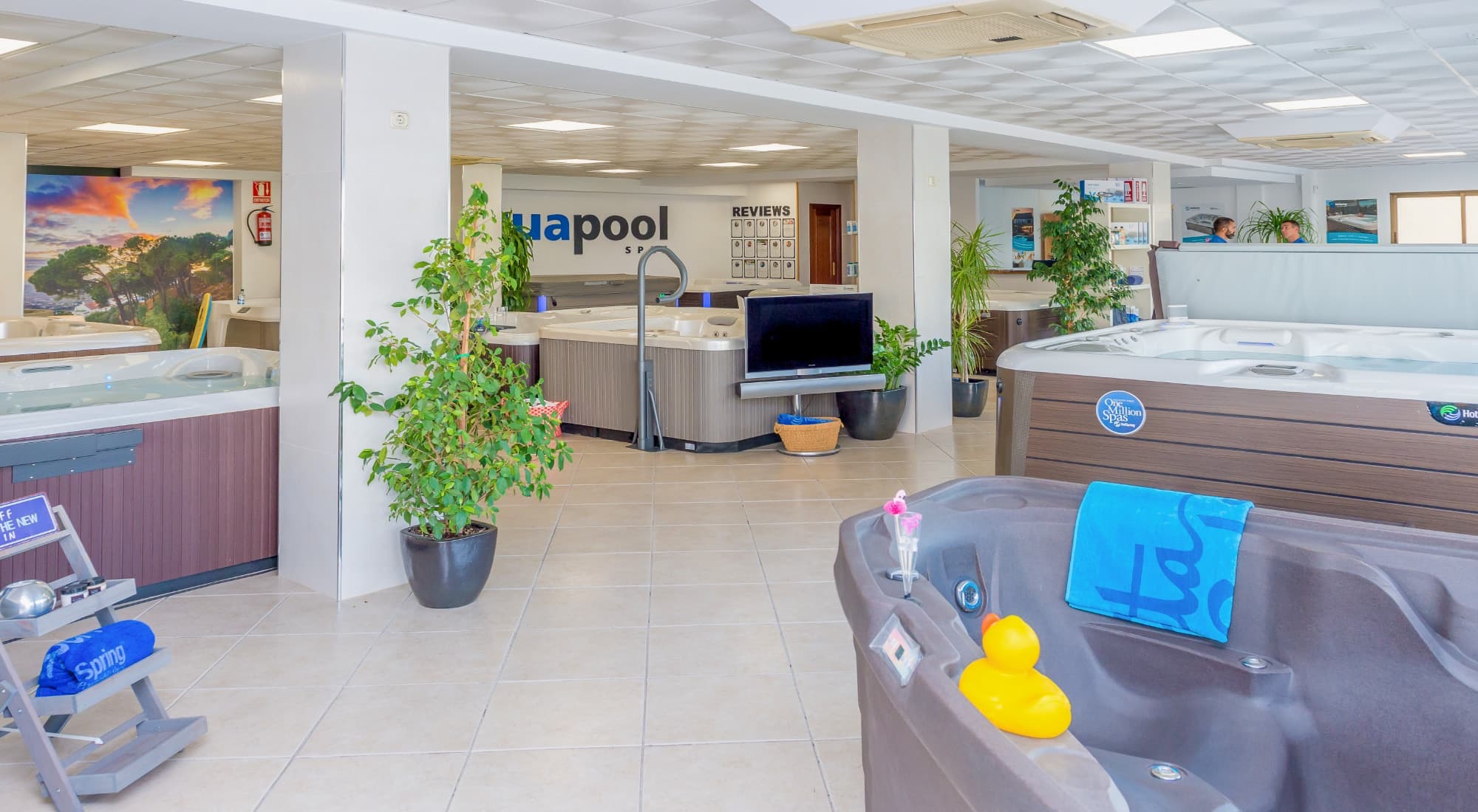 Showrooms | Hot Tubs | Swim spas | Jacuzzis · AQUAPOOL SPAS